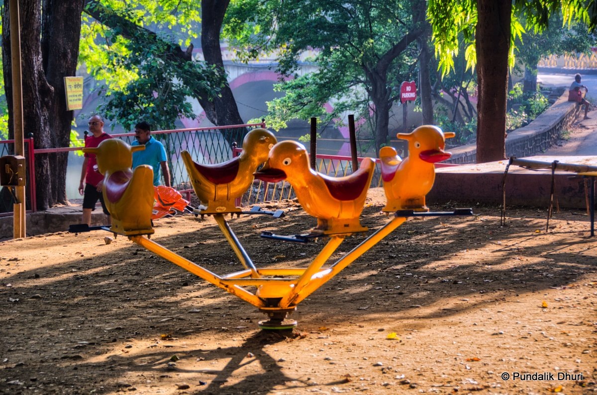 Ducky Go Around | उनाड